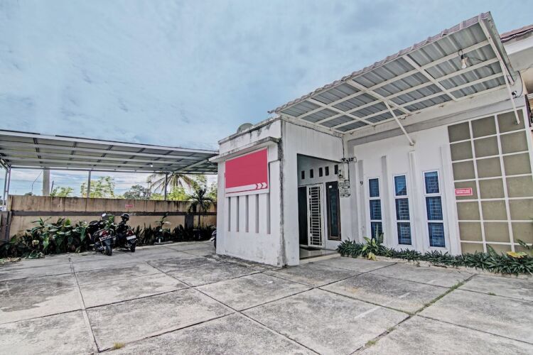 Spot On 92801 Penginapan Puti Syariahnearbandara Sultan Syarif Kasim Ii - Pekanbaru