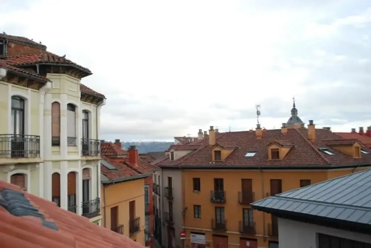 Apartamentos Altar Suites Conde Luna - León, España