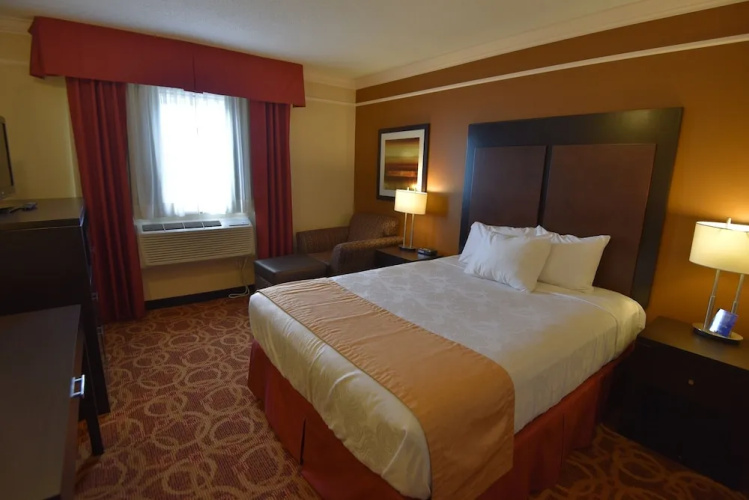 Travelodge Meadow Lake - Meadow Lake