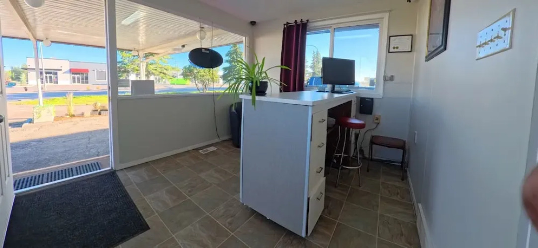 Value Stay Clean Room At Castle Motel - Edson