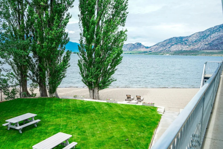Poplars Motel On The Lake - Osoyoos