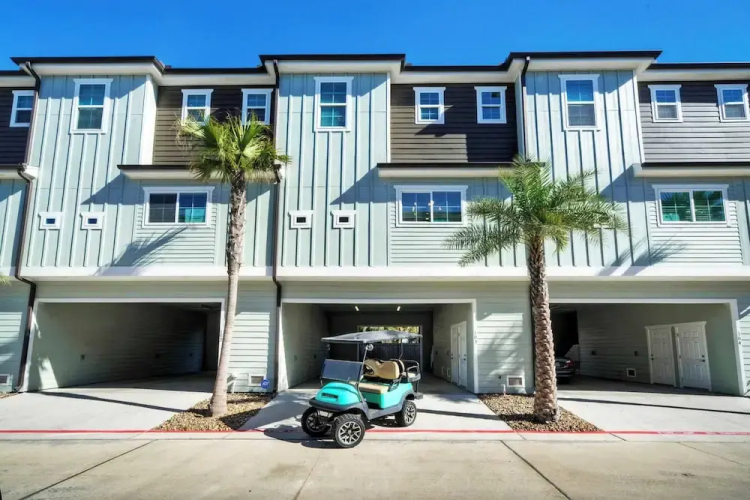 Resort Pool, Walk To The Beach, Island Views Little Beach House By Avantstay - Port Aransas, TX