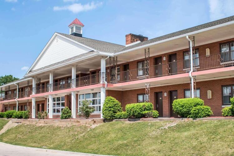 Econo Lodge - Williamsport, PA