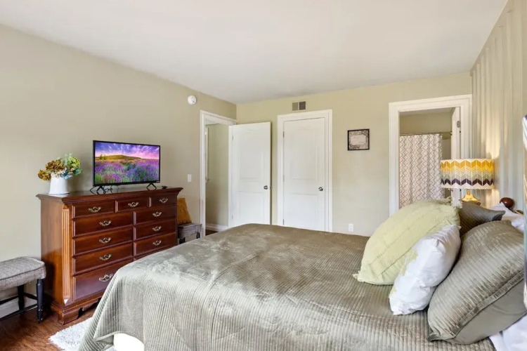 Perfect Resort Retreat Close To Everything - Sunrise Beach, MO