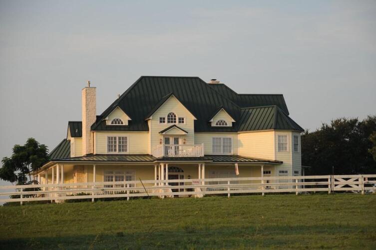 Lillian Farms Bed & Breakfast - Navasota, TX