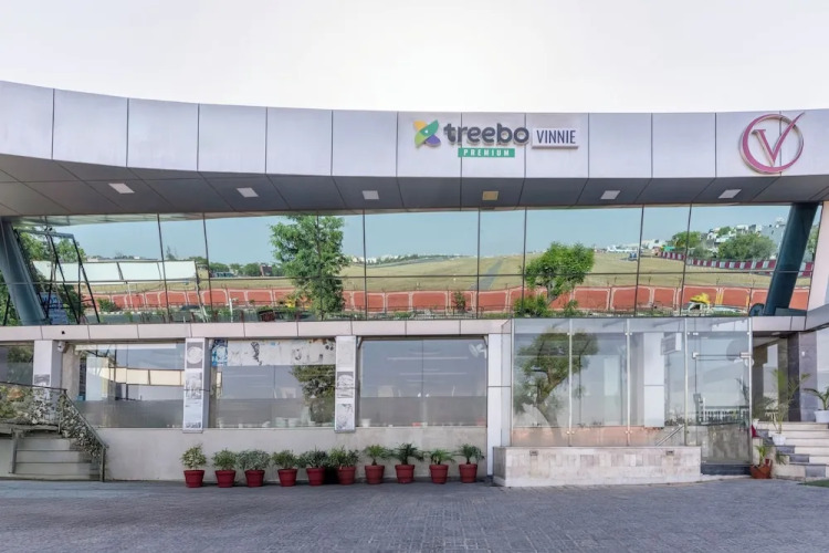 Treebo Premium Vinnie - Near Airport - Jaipur