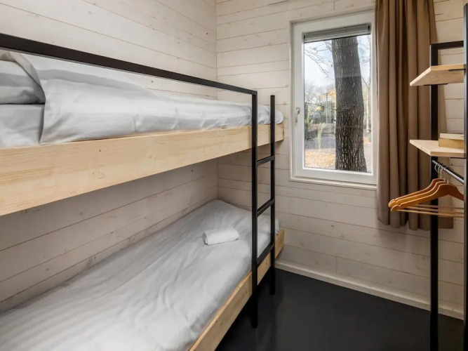 Modern Lodge With Two Bathrooms Within Green Surroundings - Zeeland