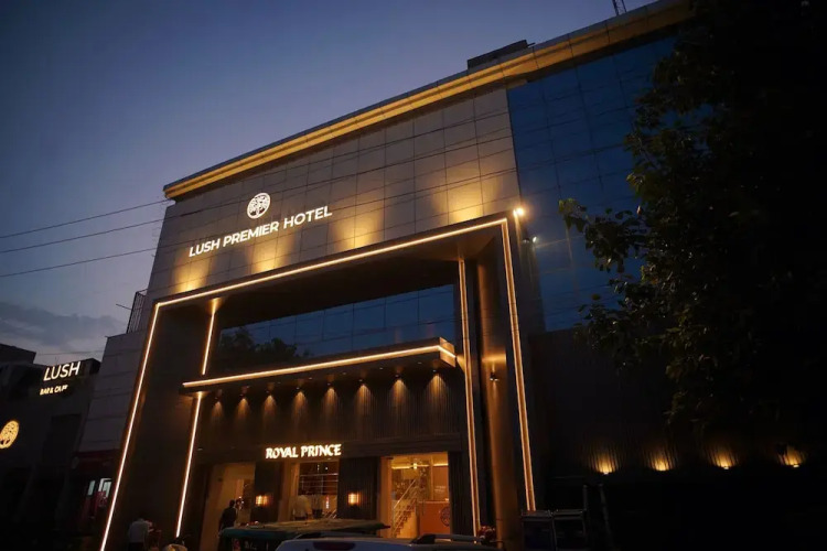 Lush Premier Hotel - Kanpur