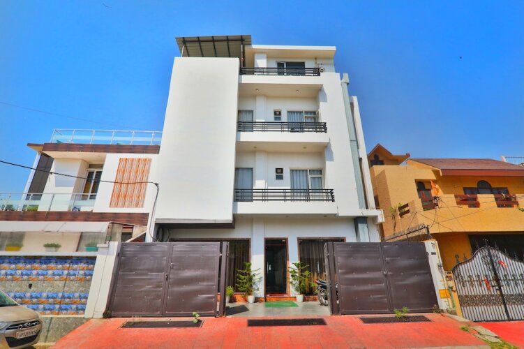 Hotel Aarya - Lucknow