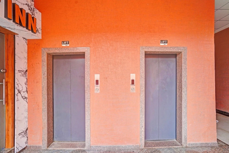 Fabhotel Hill Top Inn - Ahmedabad