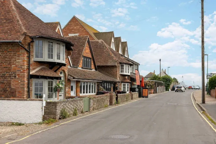 Cosy Character Cottage By The Sea - Bracklesham Bay