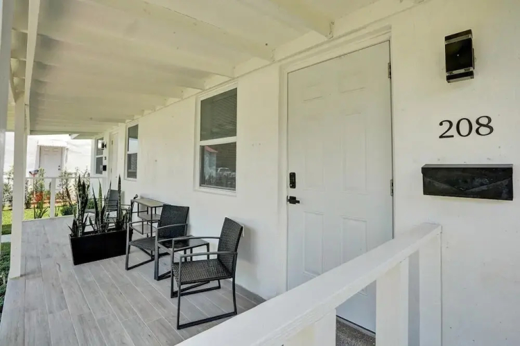 Charming Miami Getaway Near Beaches & Attractions - Hallandale Beach, FL