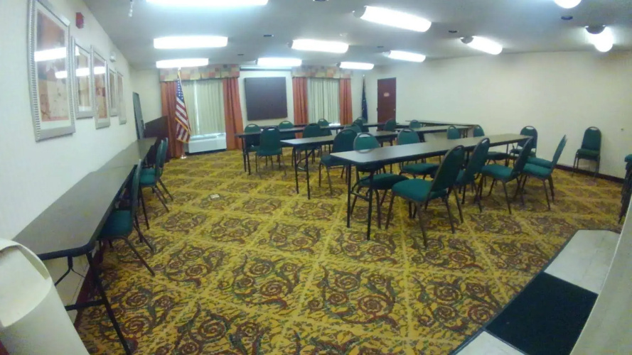 Holiday Inn Express Rensselaer By Ihg - 모롴