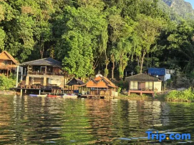 Kawarin Saiyai Cottage And Lake - Thong Pha Phum District