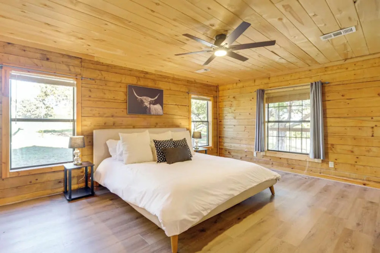 5 Mi To Dtwn Dripping Springs: Cabin W/ Jacuzzi! - Dripping Springs, TX