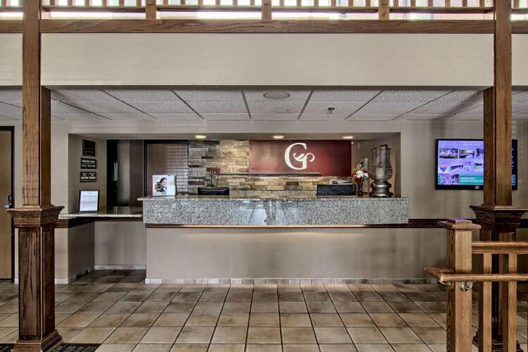 Blossom Hotel & Suites Traverse City - Traverse City, MI