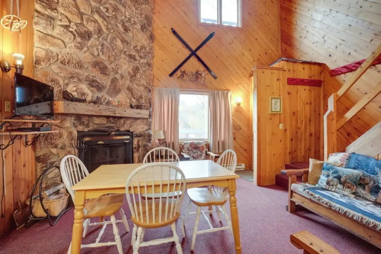 'Buckhorn' - Slopeside Iron River Cabin W/ Sauna - Michigan