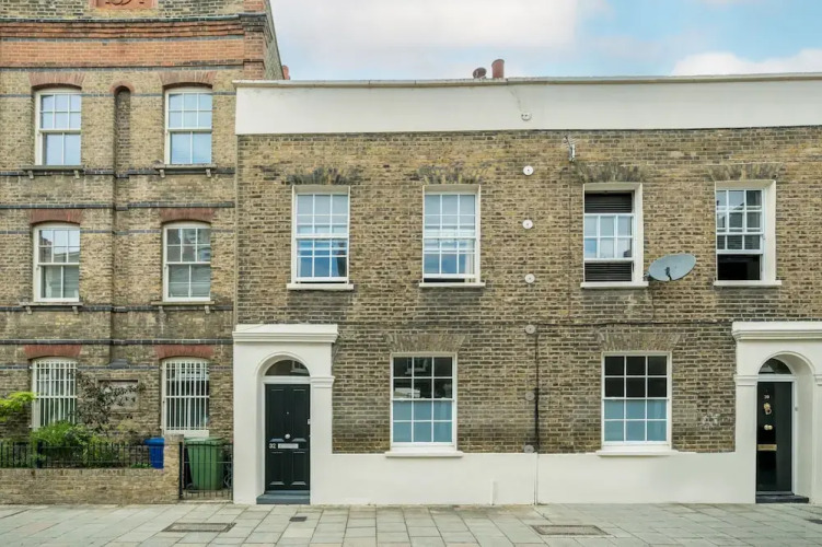 Joivy Contemporary 2-bed House W/ Private Garden - London