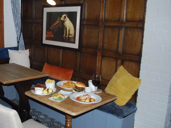 Rose And Crown - Cotswolds