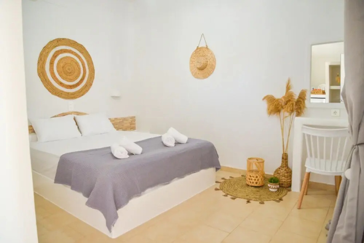 Avgerinos Deluxe Rooms - Milos