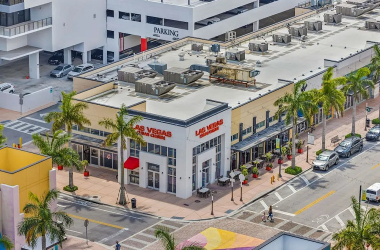 Modern Downtown Doral One-bedroom Apt - Doral, FL