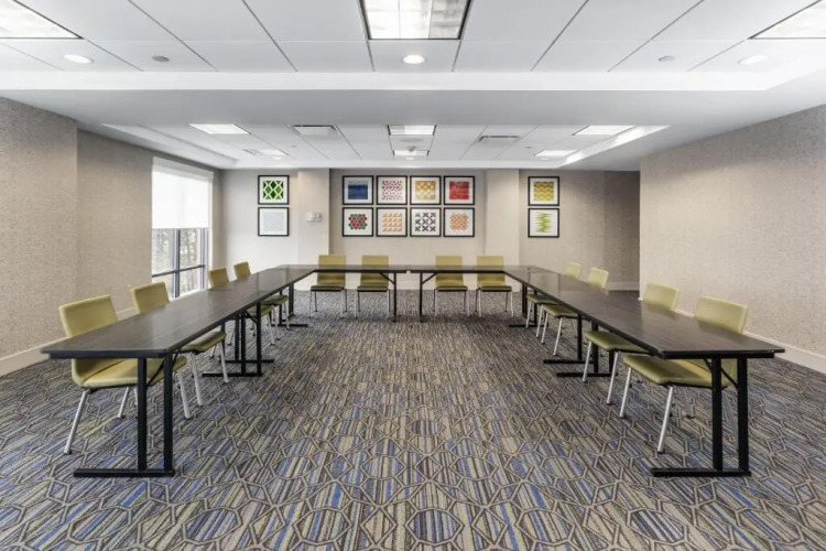 Holiday Inn Express - 