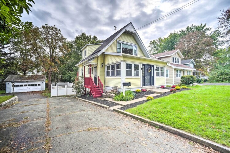 Pet-friendly Latham Retreat ~ 7 Mi To Albany! - Albany, NY