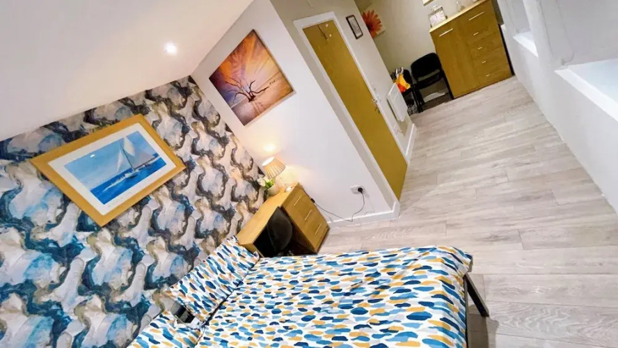 Room In Studio - One Studio Bradford City Center - Halifax