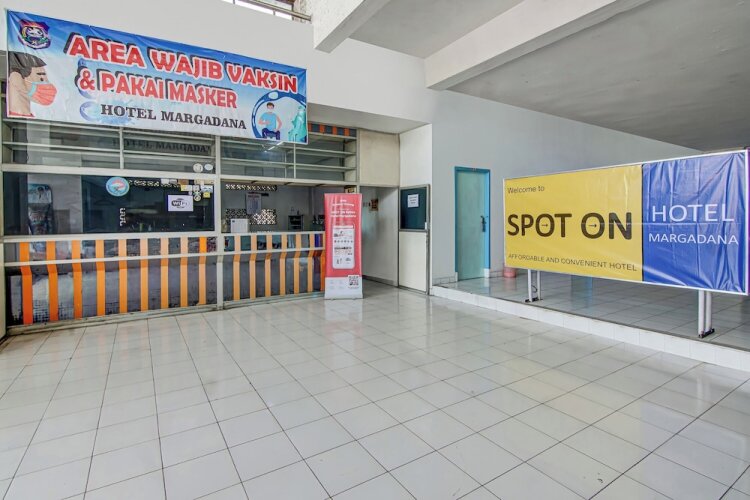 Spot On 90964 Hotel Margadana - Tegal
