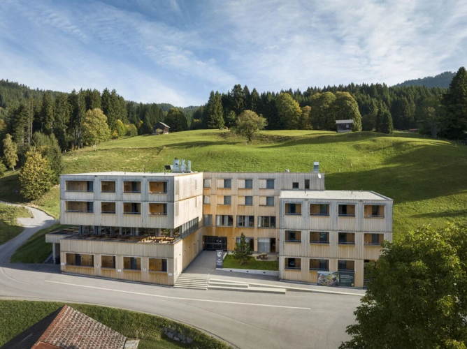 Jufa Hotel Laterns - Klangholzhus - Vorarlberg