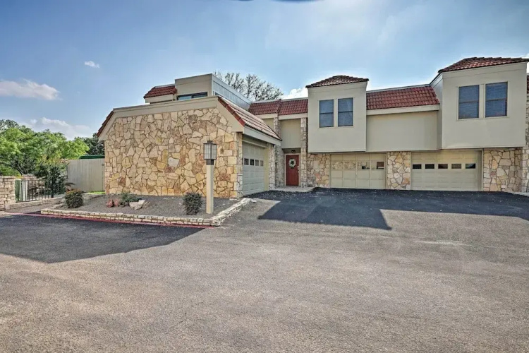 Modern Townhome W/ Patio, Next Door To Resort - Horseshoe Bay, TX