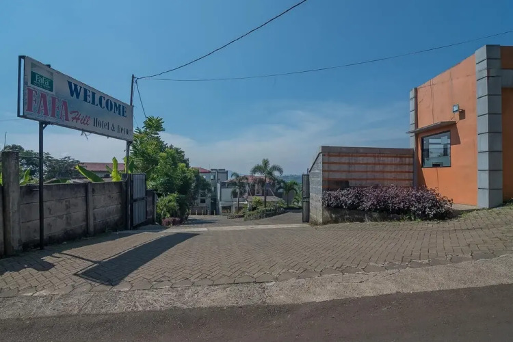 Reddoorz Premium @ Fafa Hills Resort Puncak - Bogor