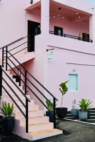 Room 12: Sunlit Balcony Stay Near Calle Cerra - San Juan