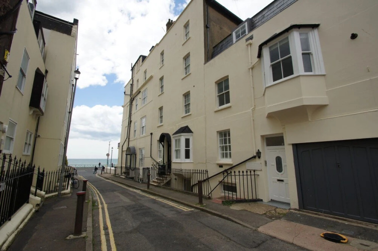 Marine Cottage Parking By Brighton Holiday Lets - Brighton