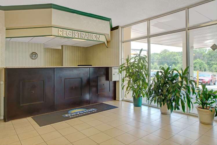 Days Inn By Wyndham Alexandria South - Alexandria, VA