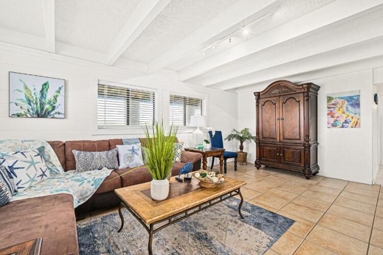 Pelican Beach Private Ocean Front Beach House- Sleeps 10 Bring Your Surf Boards Newly Renovate - Palm Coast, FL