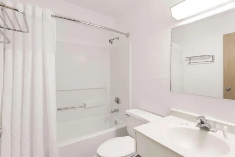 Super 8 By Wyndham Mundelein/libertyville Area - Highland Park, IL