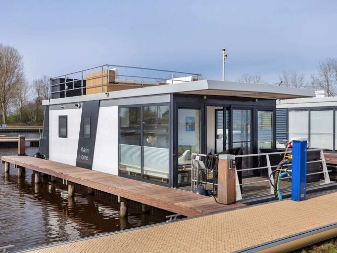 Unique Boat In Offingawier With Private Garden - Sneek