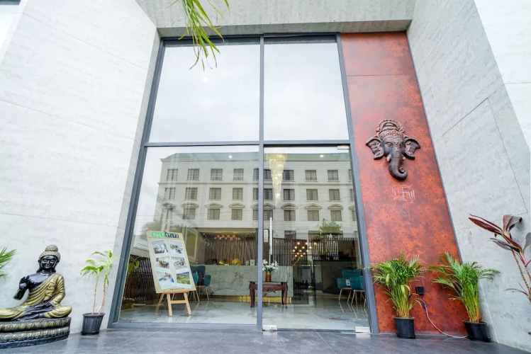 Saltstayz Premier – Cyber Hub - New Delhi