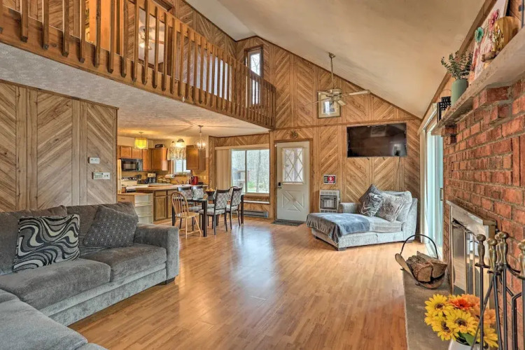 Resort Perks: Picturesque Poconos Getaway! - Bushkill, PA