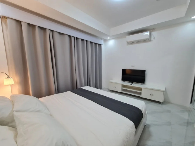 Staycation Hotel - San Jose City