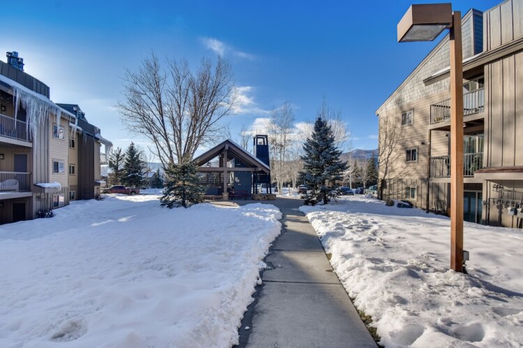 Central Steamboat Condo: Outdoor Hot Tub & Pool! - Oak Creek, CO