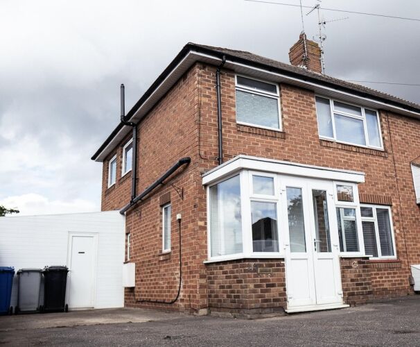 Inviting 4-bed House In Kettering - Kettering, UK