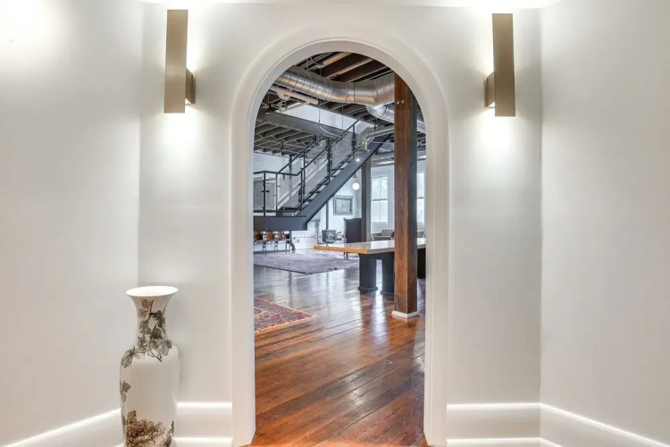 < 1 Mi To Wittenberg: Eclectic Loft W/ Parking! - Springfield, OH