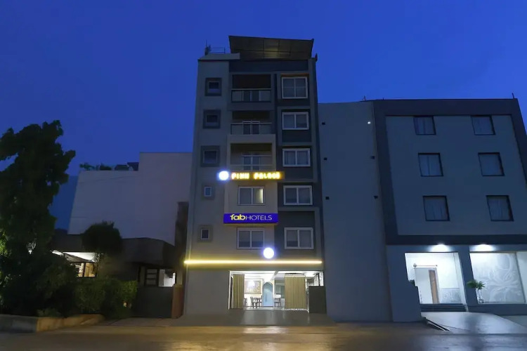 Fabhotel Pink Palace Raja Park - Jaipur
