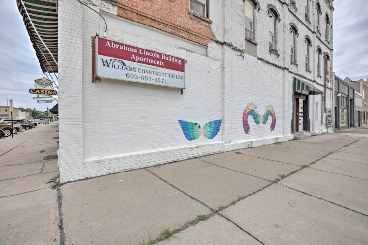 Modern Yankton Apartment Near Riverside Park! - Yankton, SD