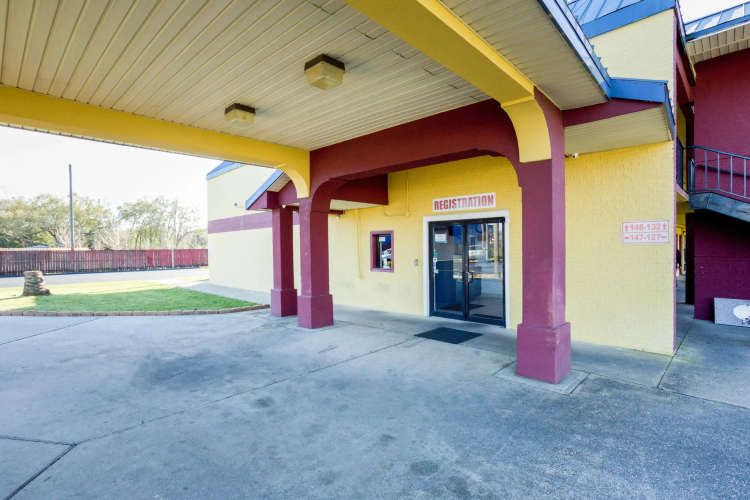 Oyo Hotel Pensacola I-10 & Hwy 29 - Pensacola, FL