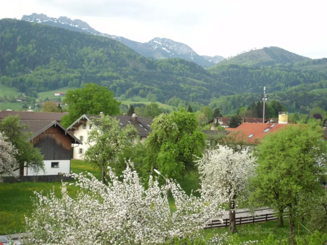 3-zi Atelierdachwohnung Mit Bergblick Seenähe Und 2 Loggia - Chiemsee