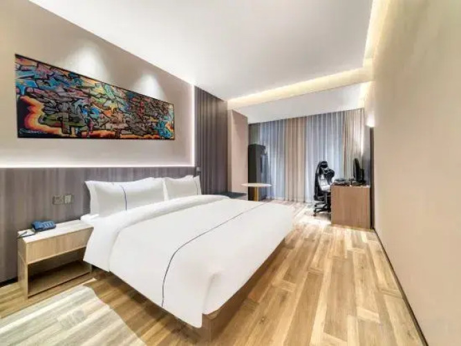Remax Hot Mai E-sports Hotel (Zhenhai Government Yintai Branch) - Ningbo