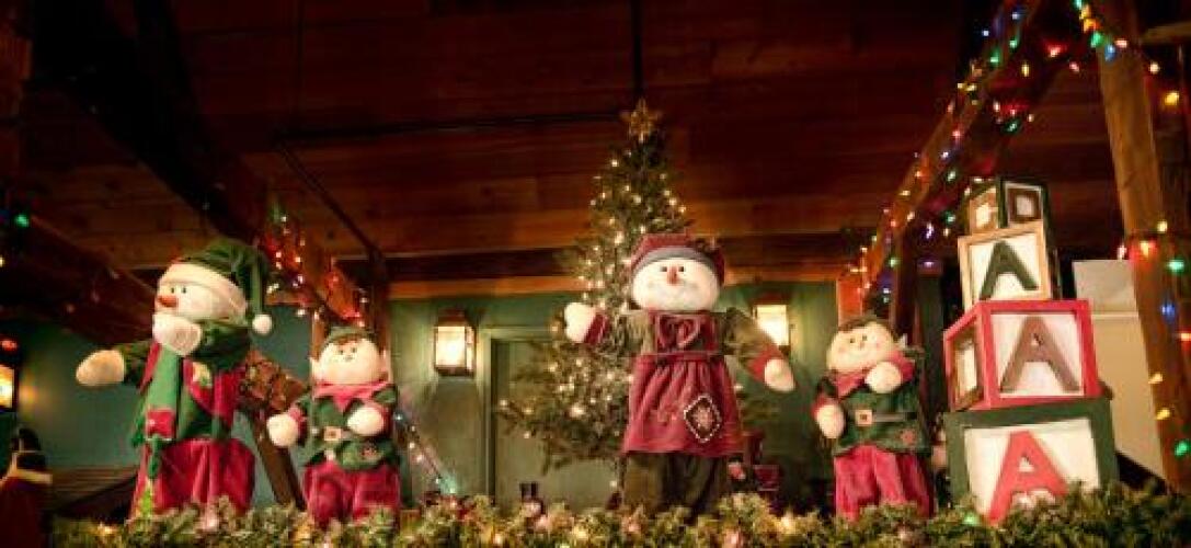 Santas Lodge And Resort - Holiday World & Splashin Safari Santa Claus